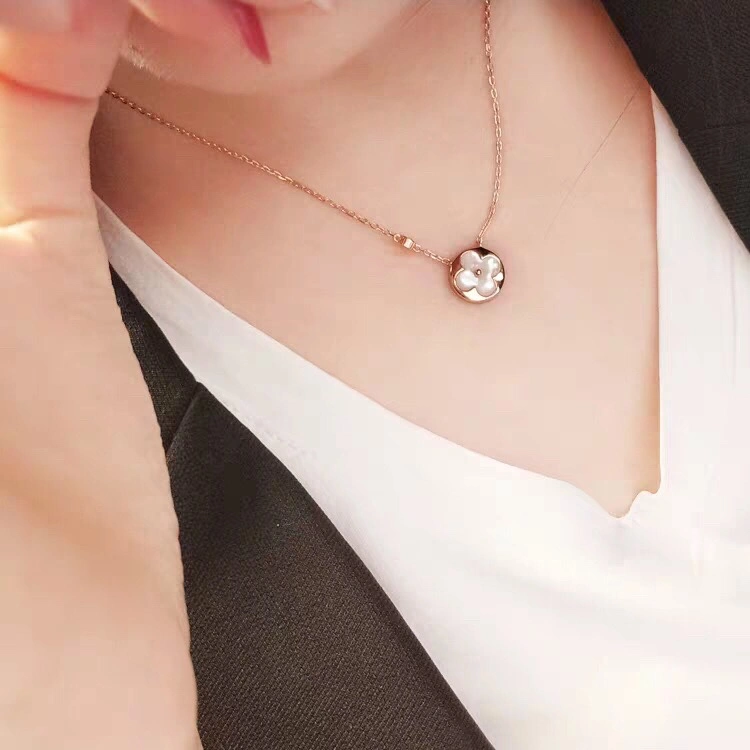 Top mirror Louis Vuitton Necklaces