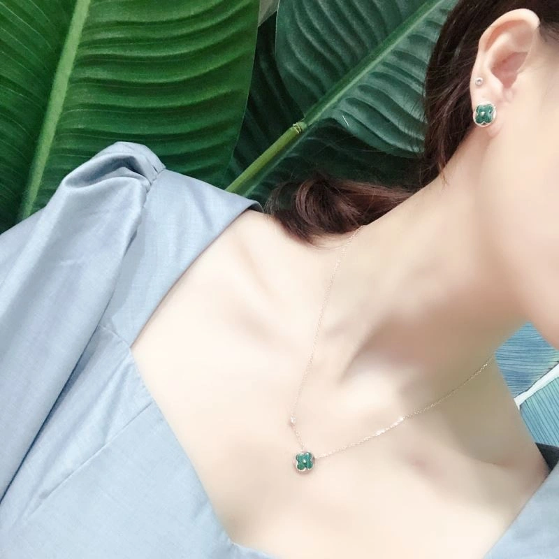 Low-cost Louis Vuitton Necklaces