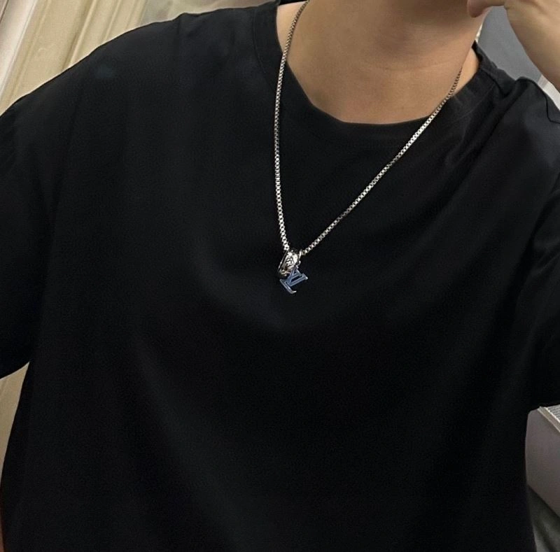 Value-priced Louis Vuitton Necklaces