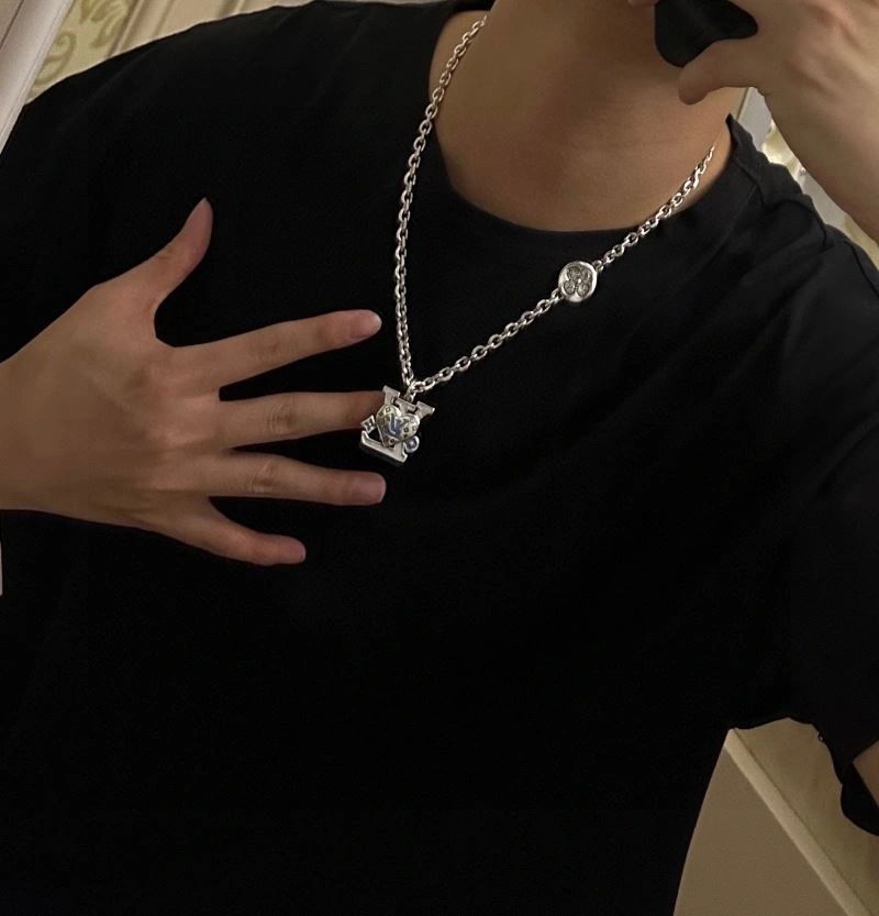 Original Louis Vuitton Necklaces