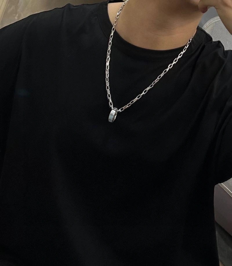 Original Louis Vuitton Necklaces
