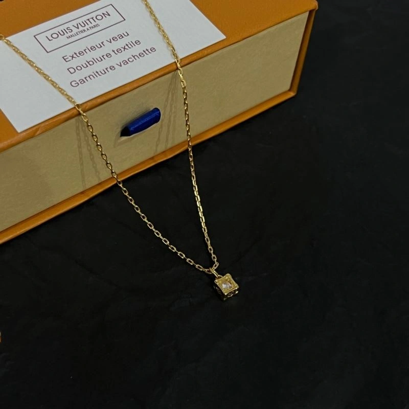 Discounted Louis Vuitton Necklaces