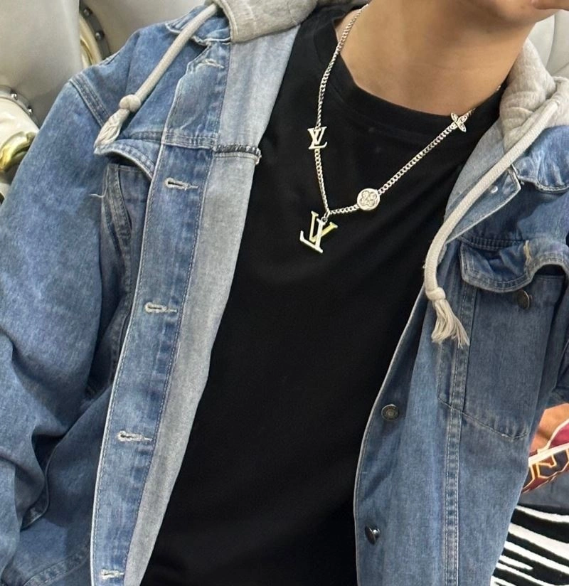 Value-priced Louis Vuitton Necklaces