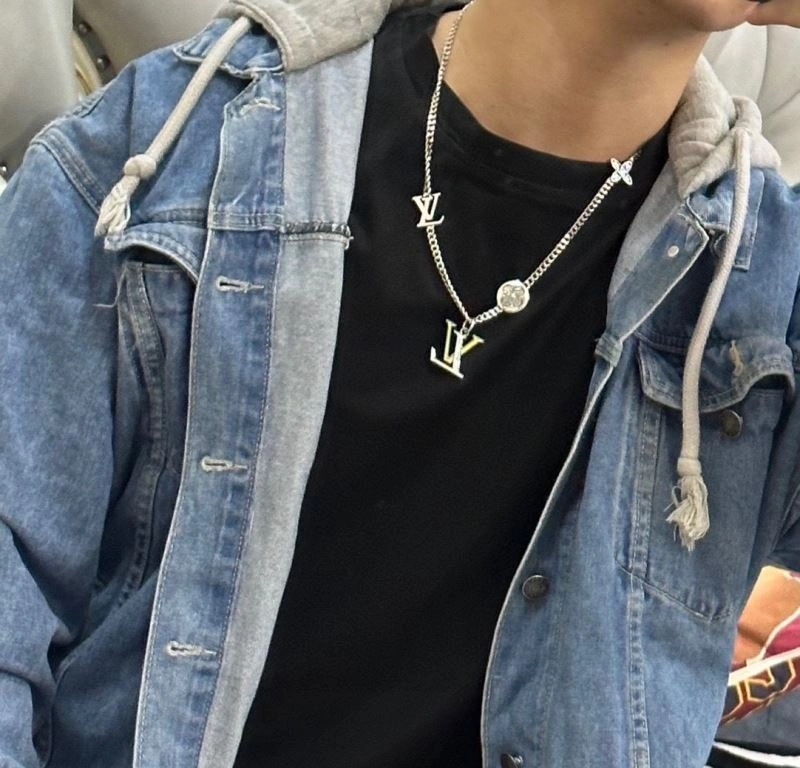 Value-priced Louis Vuitton Necklaces