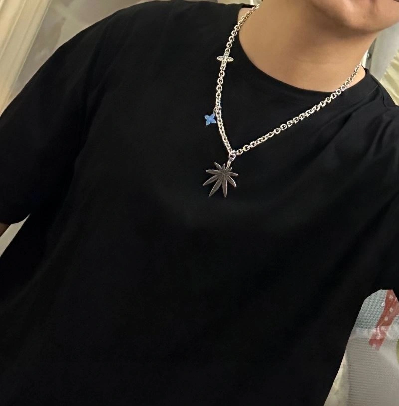 Brand-authenticated Louis Vuitton Necklaces