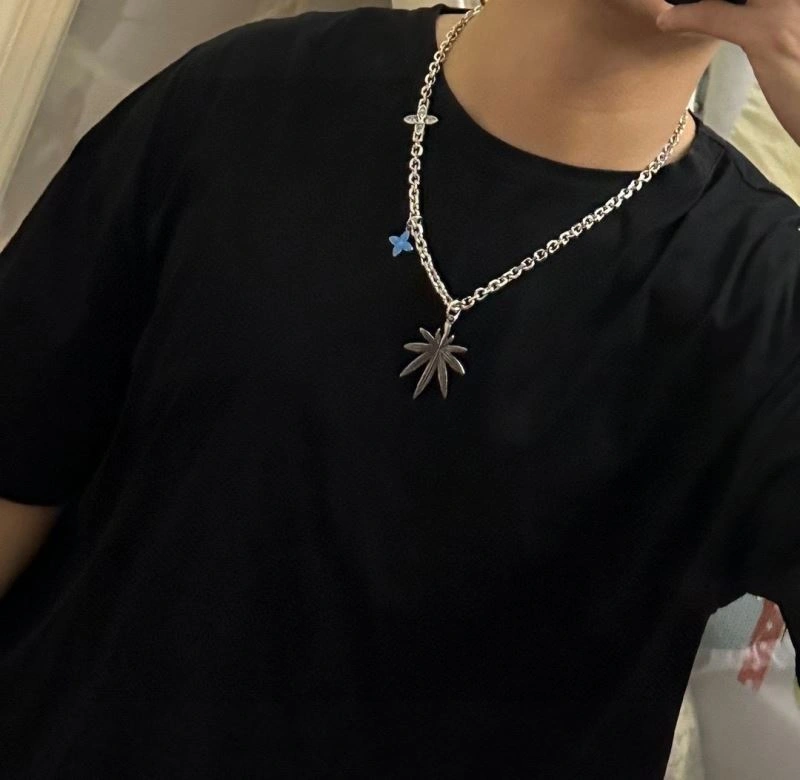 Brand-authenticated Louis Vuitton Necklaces