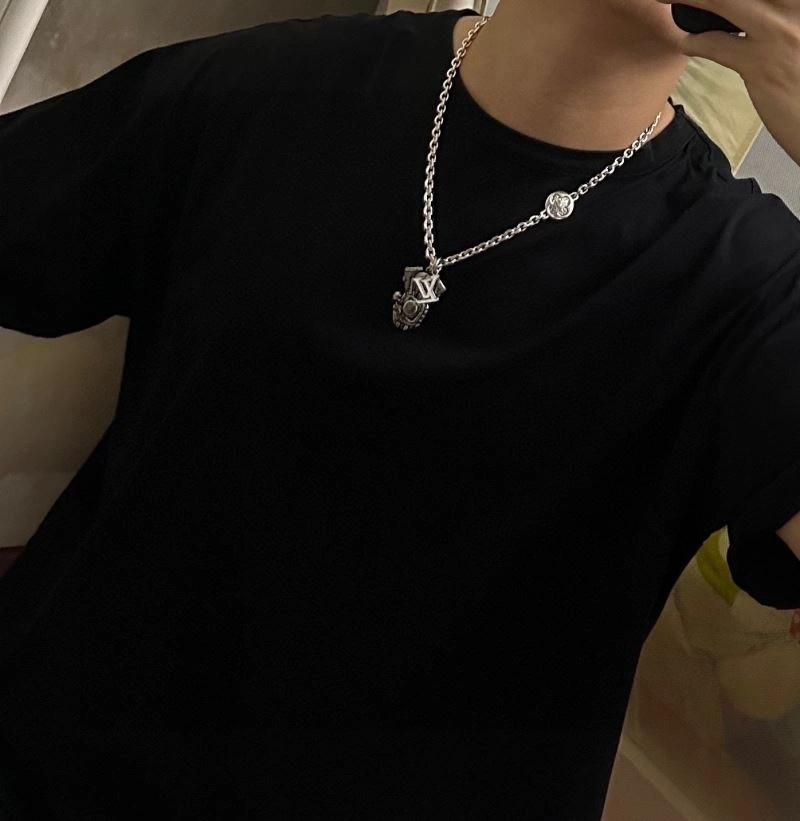 Cut-rate Louis Vuitton Necklaces
