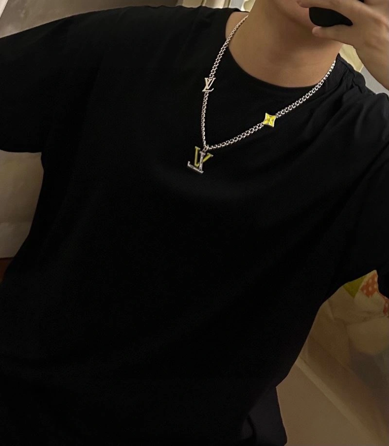 Reasonably priced Louis Vuitton Necklaces