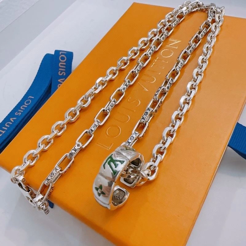 Top mirror Louis Vuitton Necklaces