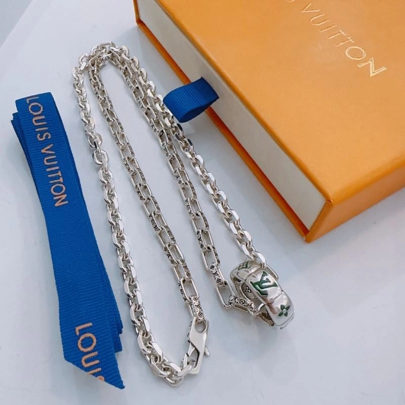 Top mirror Louis Vuitton Necklaces