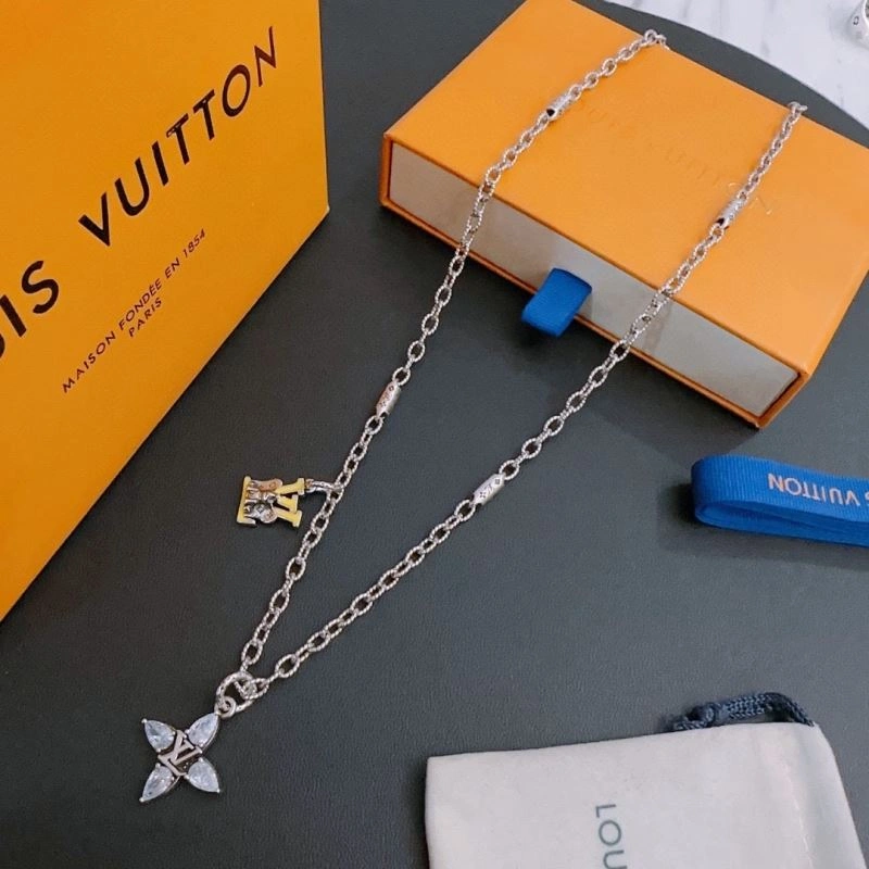 Top mirror Louis Vuitton Necklaces