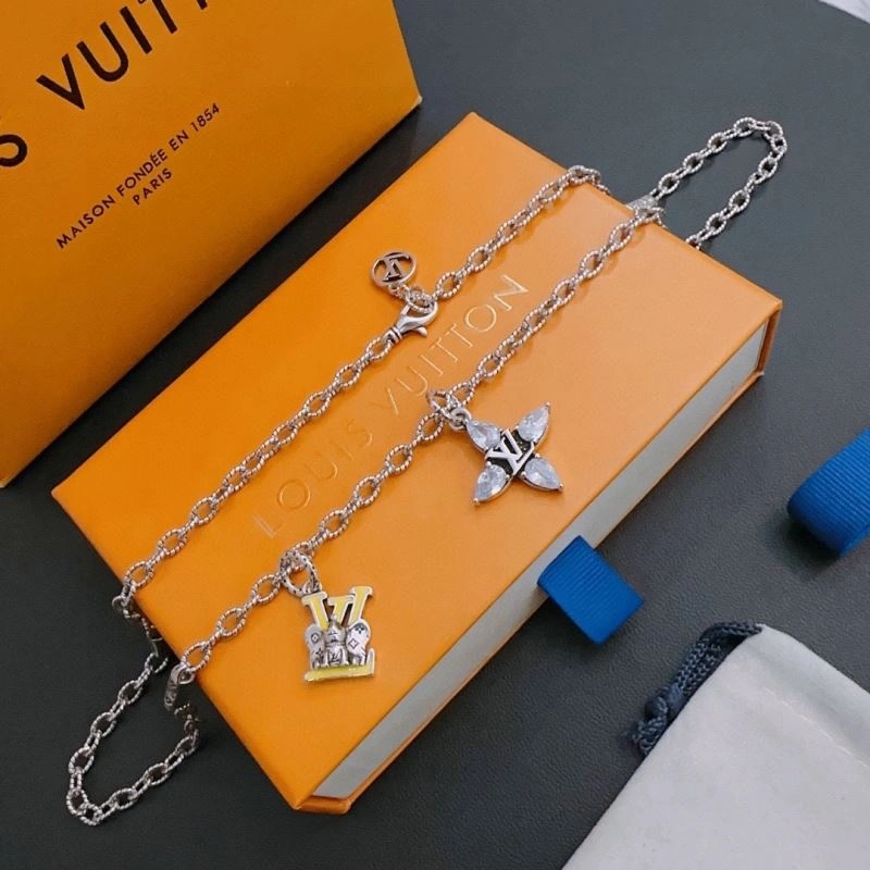 Top mirror Louis Vuitton Necklaces