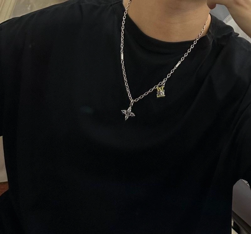 Top mirror Louis Vuitton Necklaces