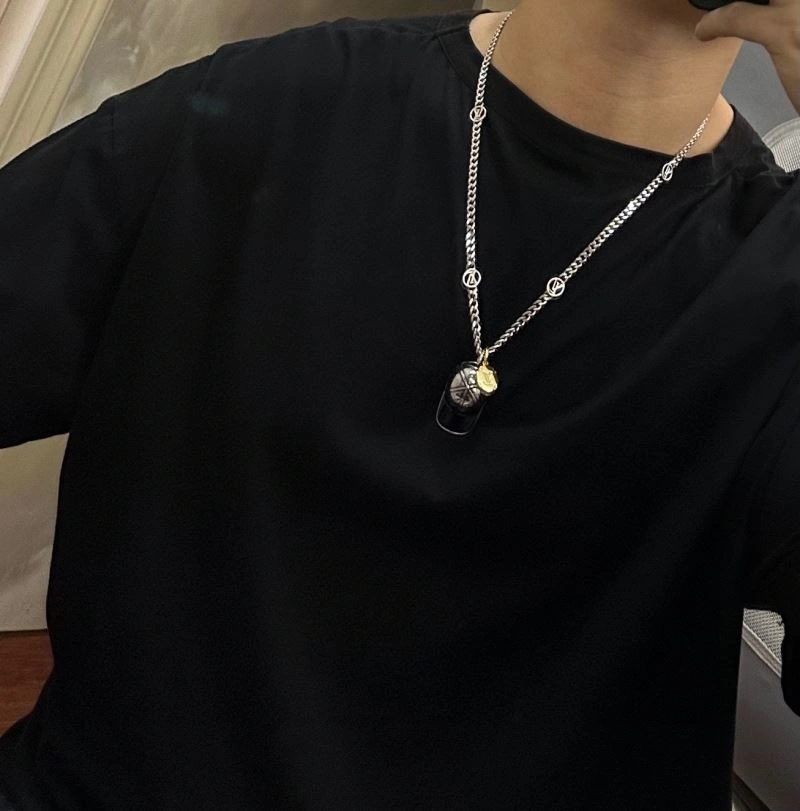 Discounted Louis Vuitton Necklaces