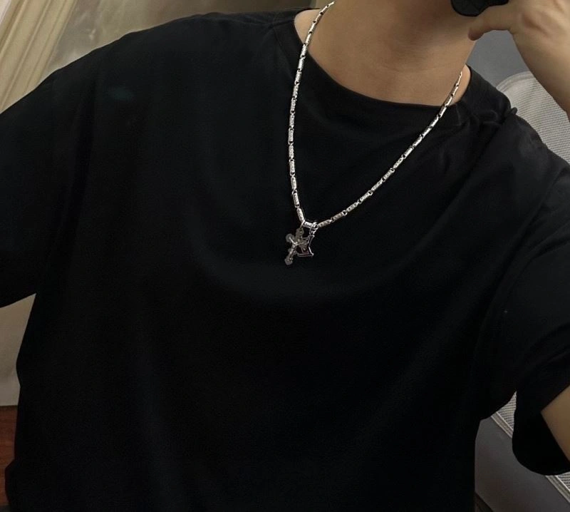 Discounted Louis Vuitton Necklaces