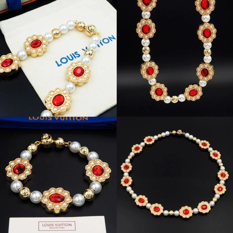 Top mirror Louis Vuitton Necklaces
