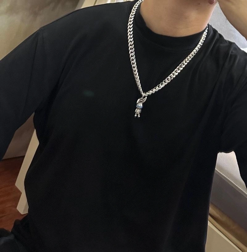 Indistinguishable Louis Vuitton Necklaces