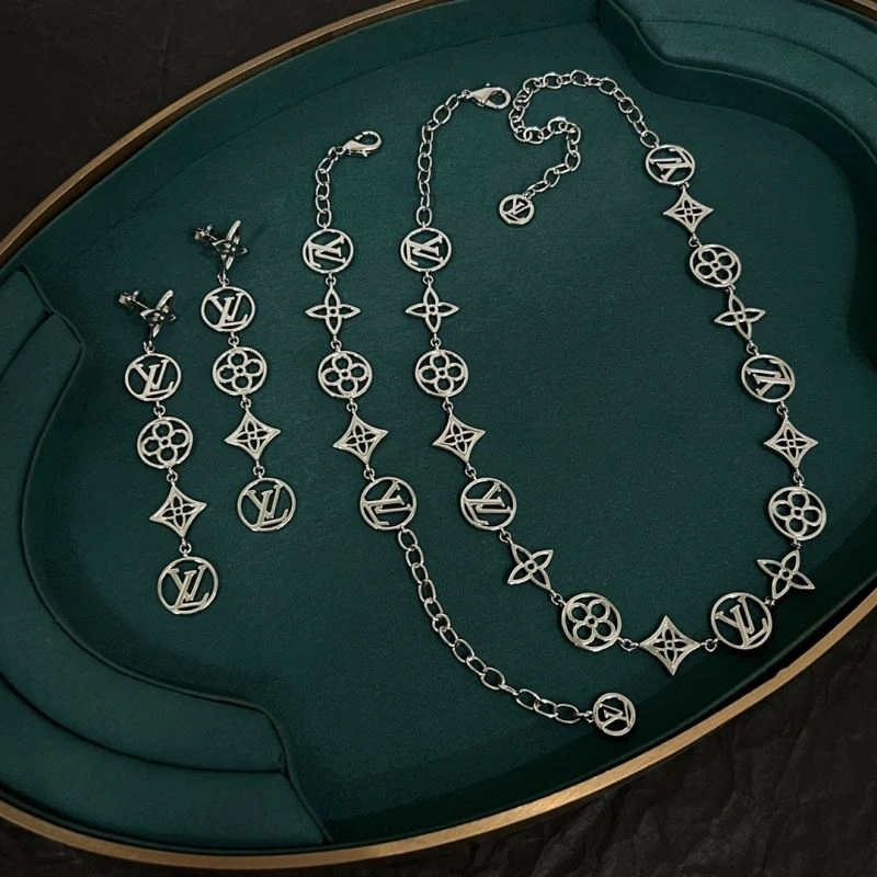 Economical Louis Vuitton Necklaces
