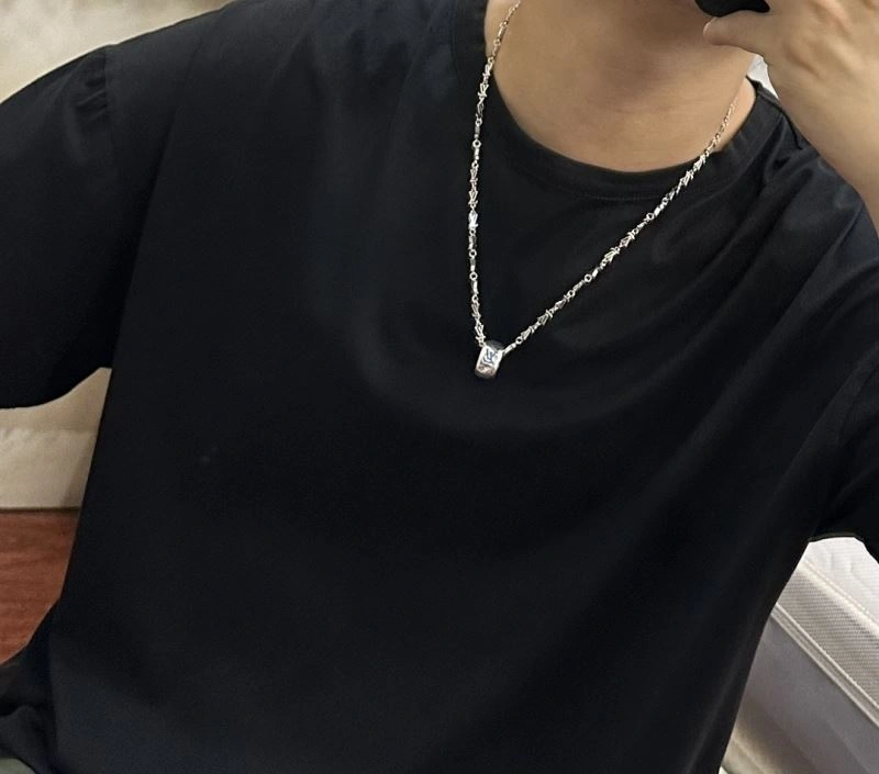 Value-priced Louis Vuitton Necklaces