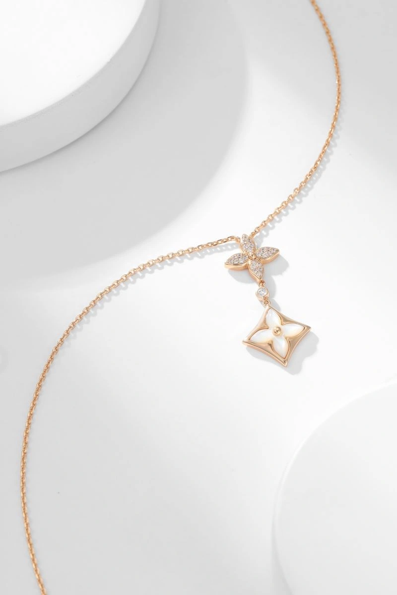 Top mirror Louis Vuitton Necklaces