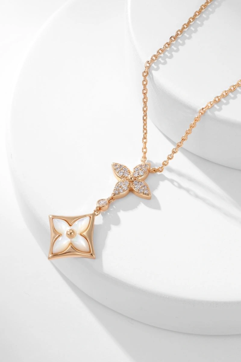 Top mirror Louis Vuitton Necklaces
