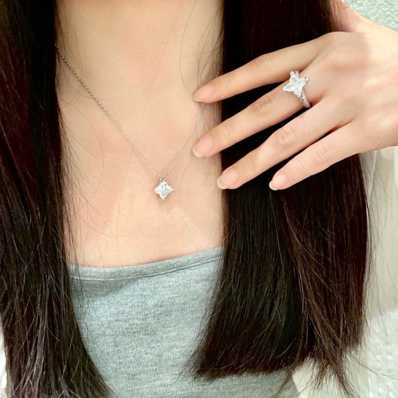 Louis Vuitton Necklaces