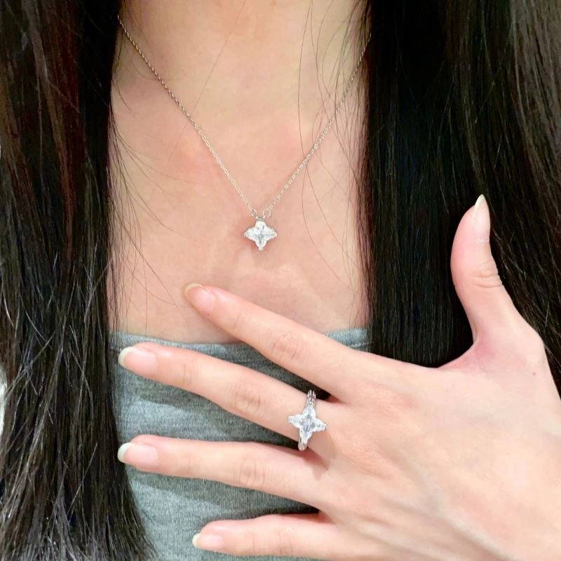 Mirror quality Louis Vuitton Necklaces