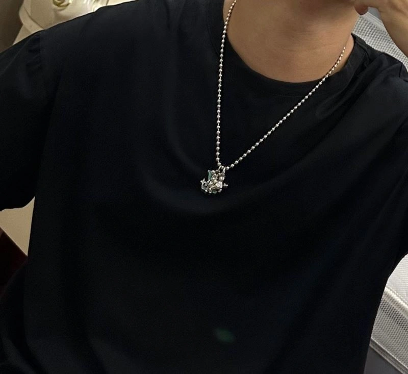 High fidelity Louis Vuitton Necklaces