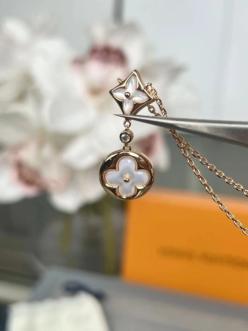 Indistinguishable Louis Vuitton Necklaces