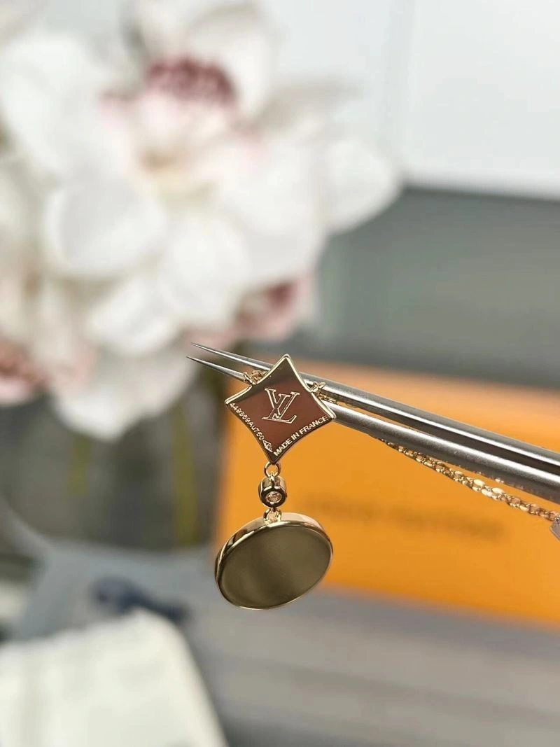 Indistinguishable Louis Vuitton Necklaces