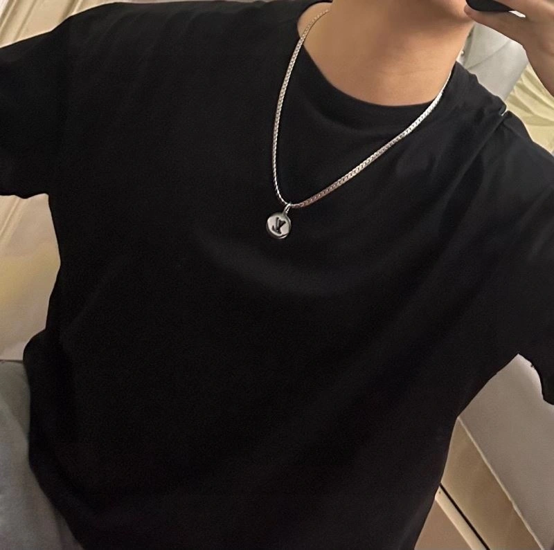 Official Louis Vuitton Necklaces
