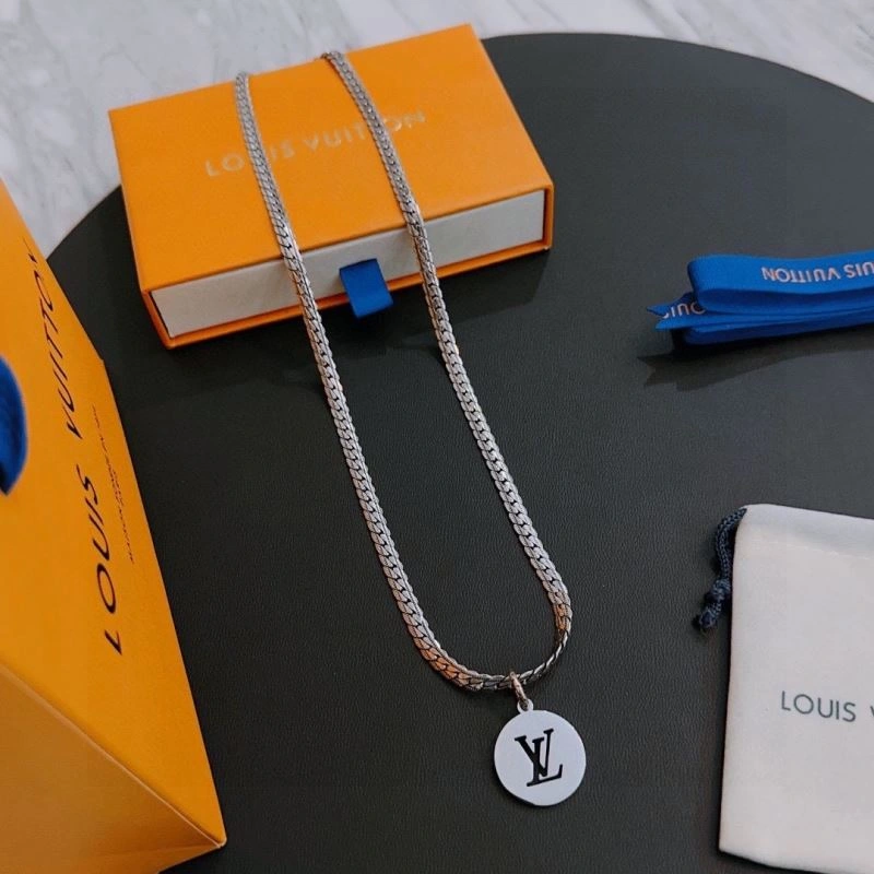 Official Louis Vuitton Necklaces