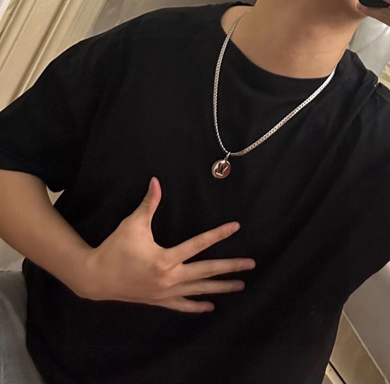 Official Louis Vuitton Necklaces