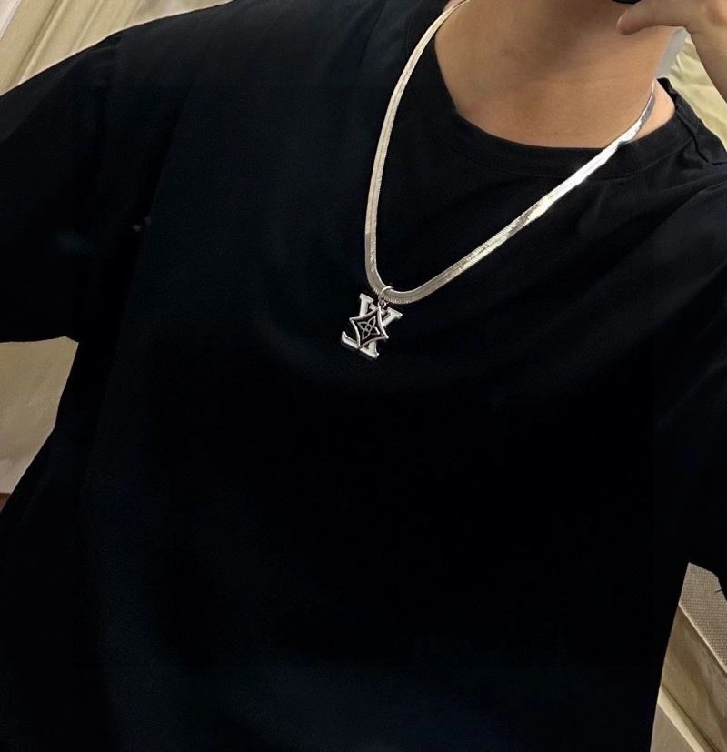Reasonably priced Louis Vuitton Necklaces