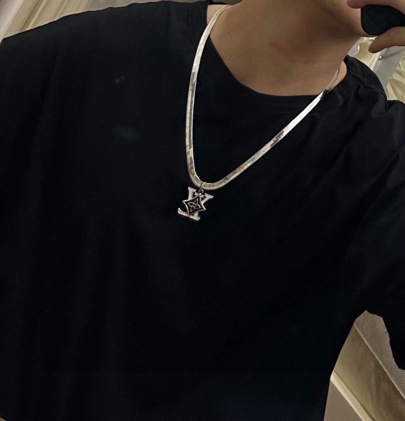 Reasonably priced Louis Vuitton Necklaces