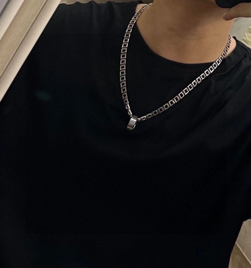 Indistinguishable Louis Vuitton Necklaces