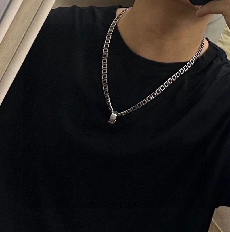 Indistinguishable Louis Vuitton Necklaces