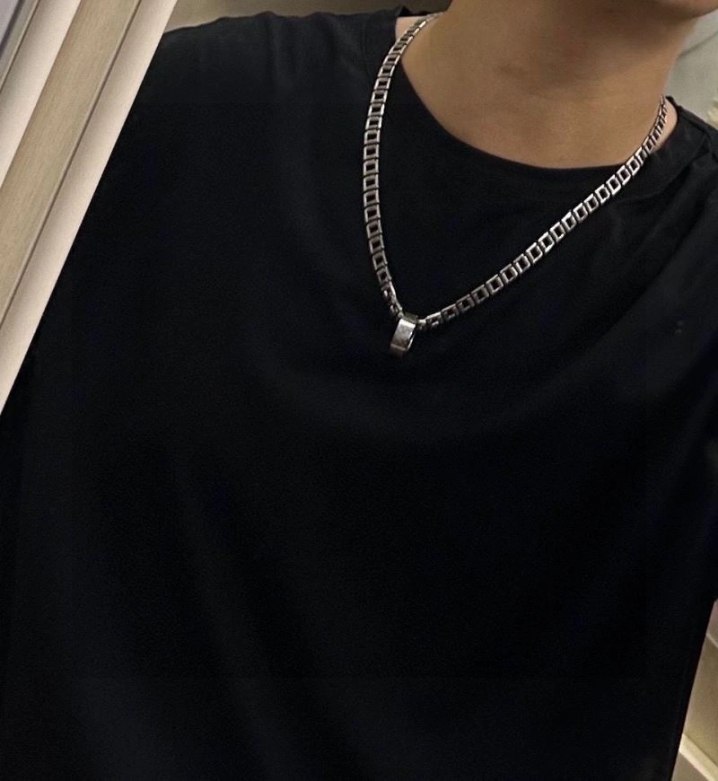 Indistinguishable Louis Vuitton Necklaces