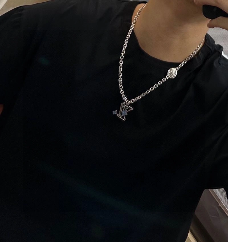 Accurate model Louis Vuitton Necklaces