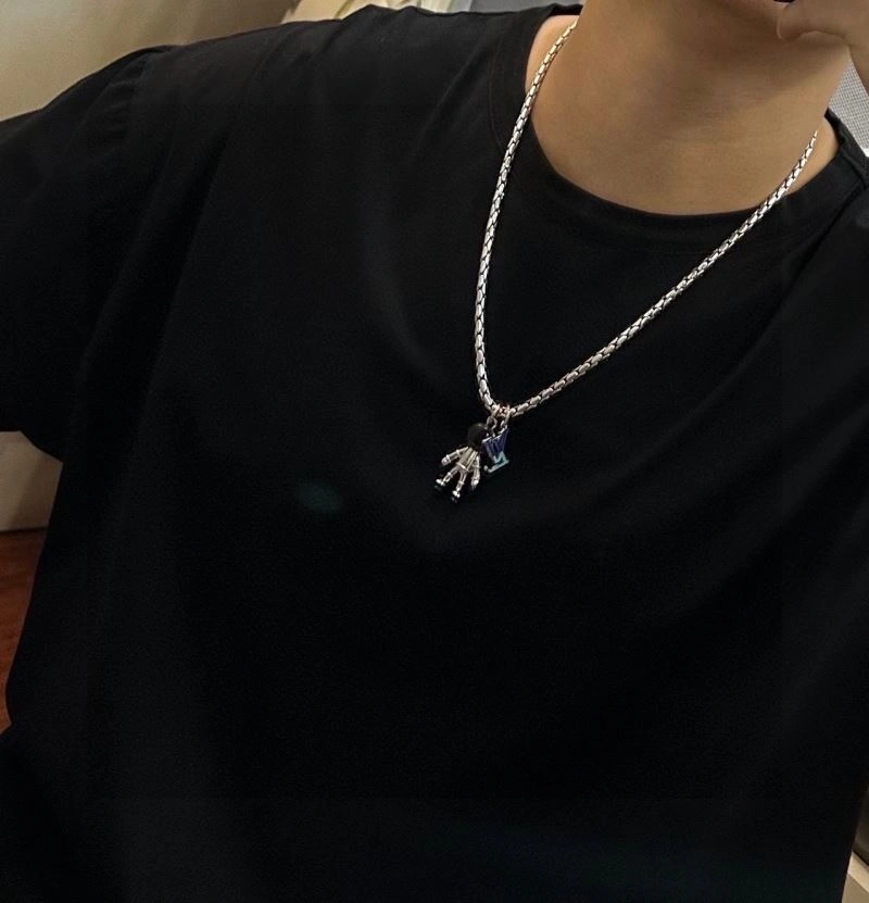 Value-priced Louis Vuitton Necklaces