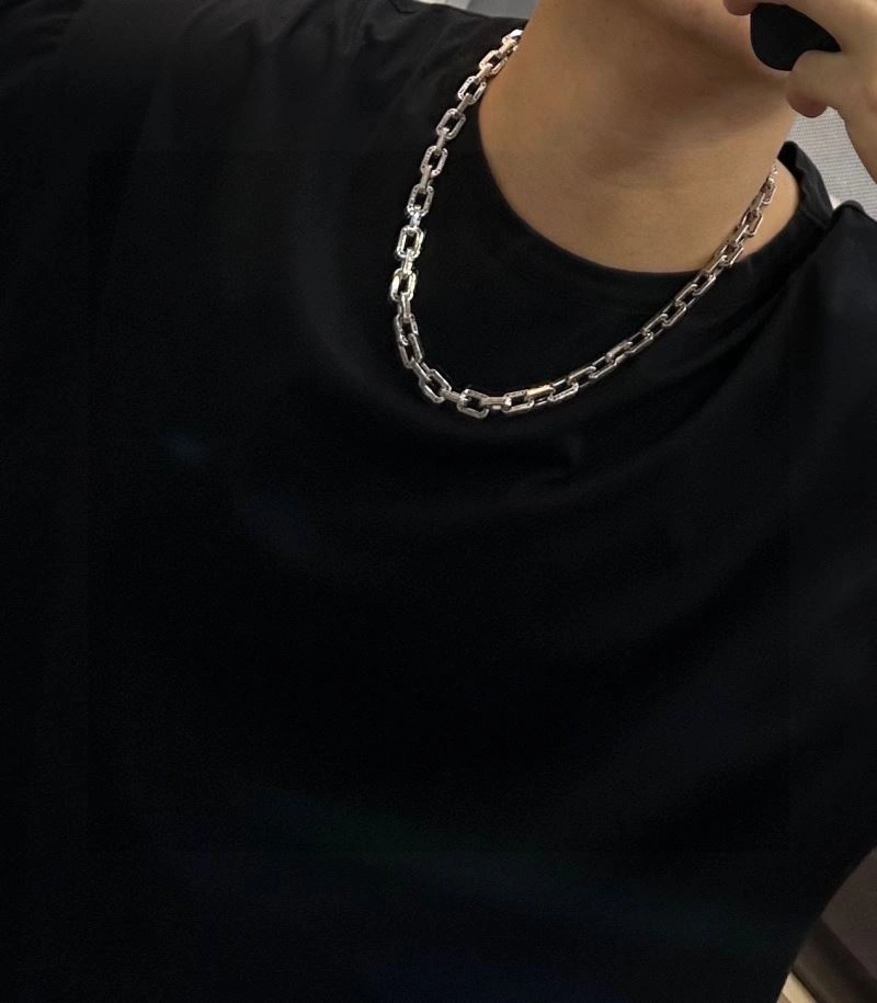 Perfect replica Louis Vuitton Necklaces