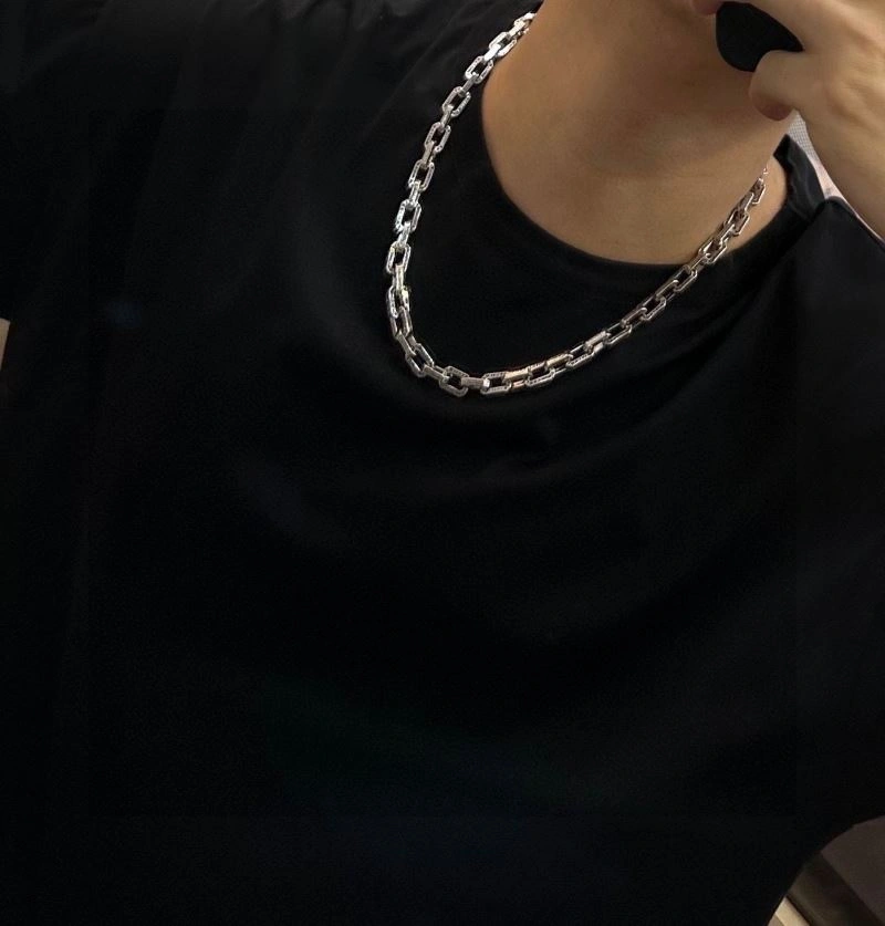Perfect replica Louis Vuitton Necklaces