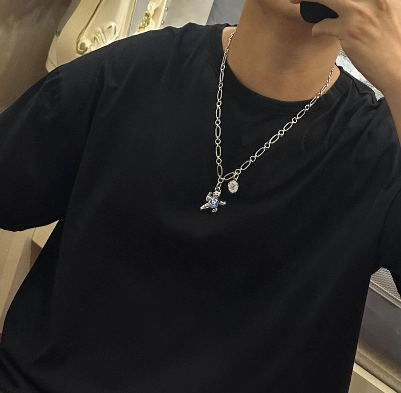 Brand-authenticated Louis Vuitton Necklaces