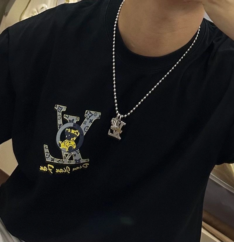 Value-priced Louis Vuitton Necklaces
