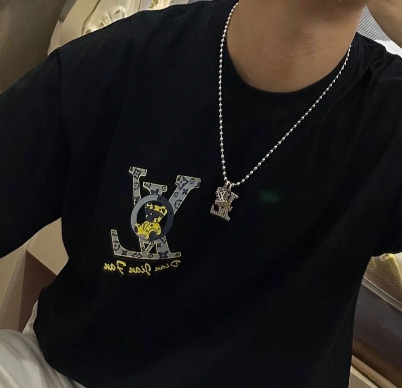 Value-priced Louis Vuitton Necklaces