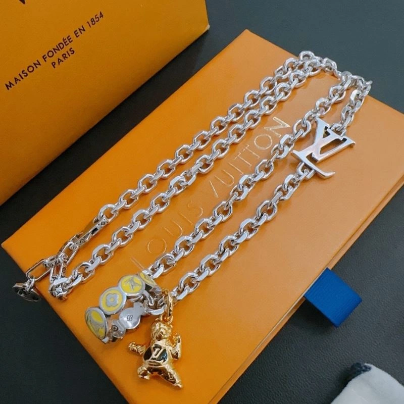 Accurate model Louis Vuitton Necklaces