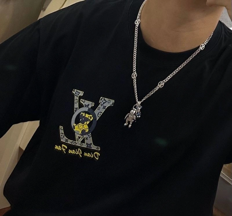 Exact replica Louis Vuitton Necklaces