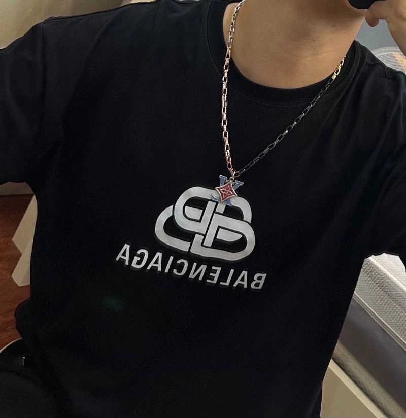 Indistinguishable Louis Vuitton Necklaces