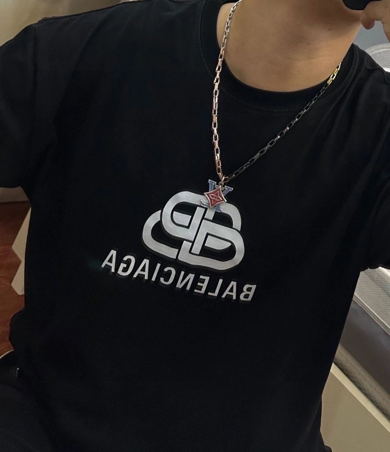 Indistinguishable Louis Vuitton Necklaces