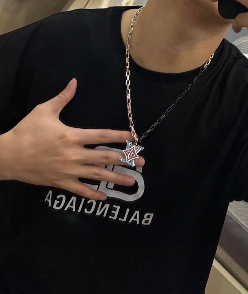 Indistinguishable Louis Vuitton Necklaces